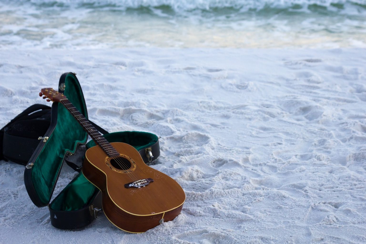 9 Best Travel Guitars of 2025 for The Maximum Convenience